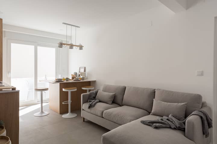 Modern Coastal Apartment With Coal Hot Tub - Amora