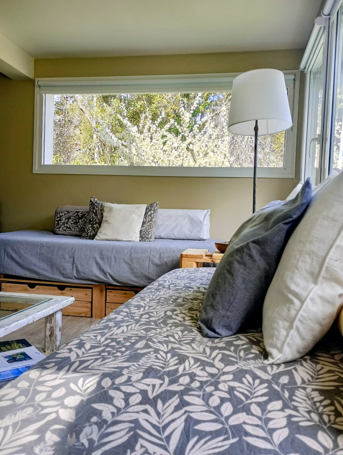 Amplio y luminoso estudio mirando a los cerros - Airbnb