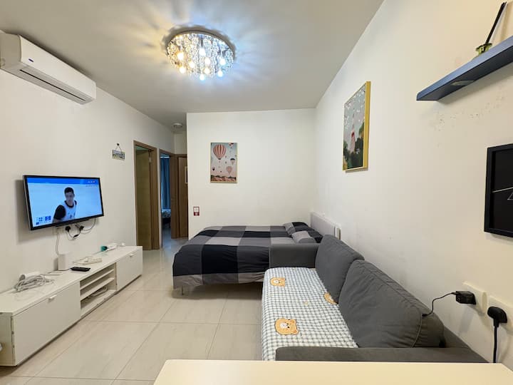 油麻地地鐵站1分鐘 平地電梯 3房5雙人床600呎公寓 - North Point