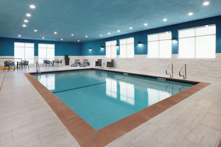 Family Vacation,breakfast,pool & Hot Tub | 3 Units - Oakhurst, CA