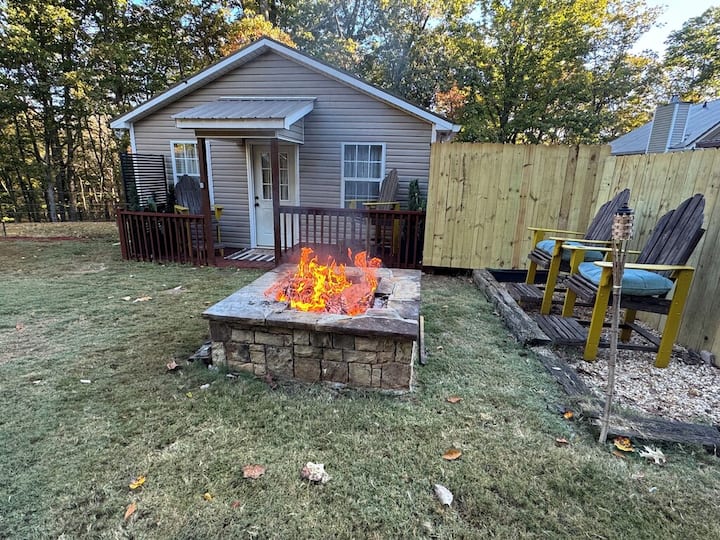 The Luxury Holiday House - Dahlonega, GA