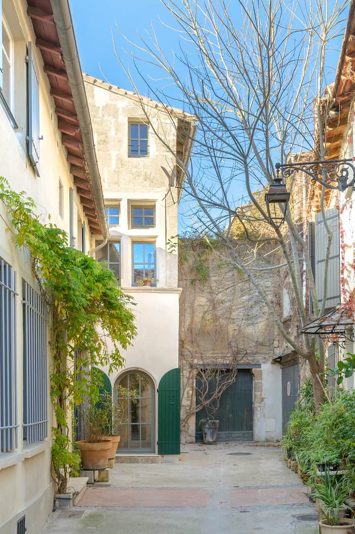 Maison Du Xviie à La Roquette, Charme Et Confort - Arles, France