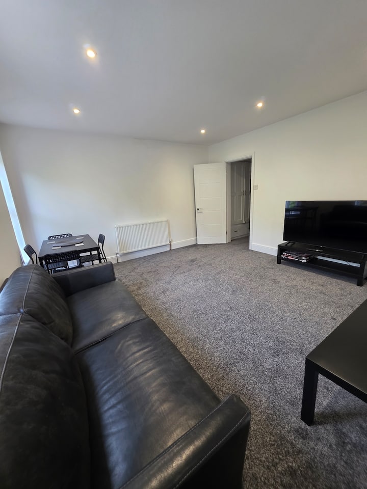 Large, Spacious And Clean 1st Floor Flat - Warrington