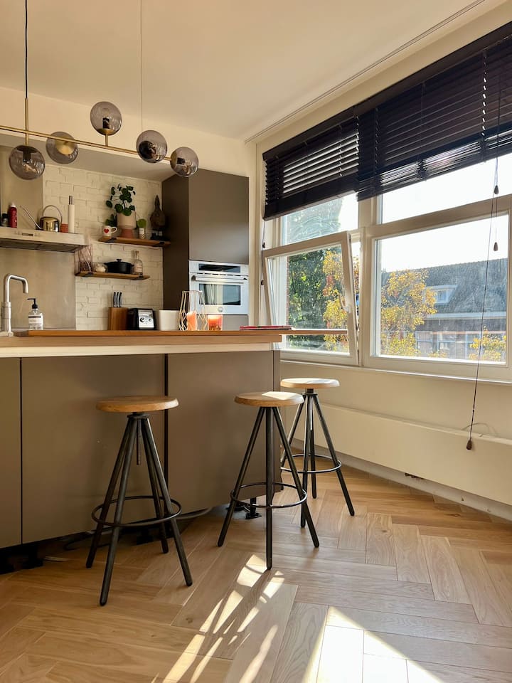 Light & Spacious, Families & Couples Only - Amsterdam