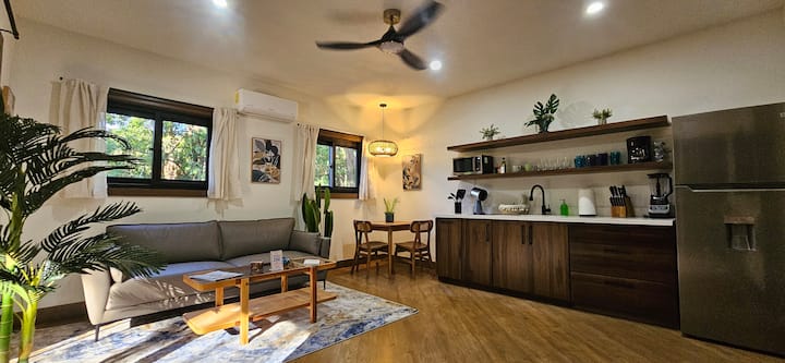 Villa Venturi Suite A, In A Tropical Beach Forest - West Bay