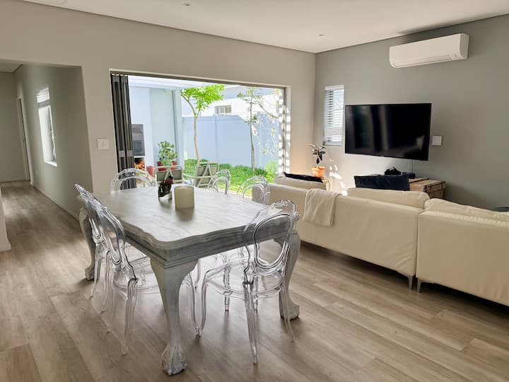 Family House In Paarl | Bbq & Shared Pool - Paarl