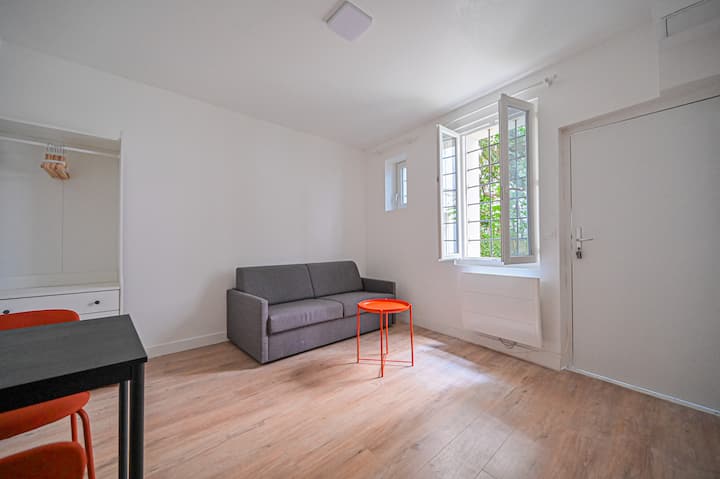 Studio Entièrement Sur Cour Ligne 14 - Paris