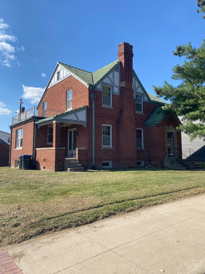 Hunters Historic 5 Bedroom 3 Bath No Furniture - Thousand Hills State Park, Kirksville