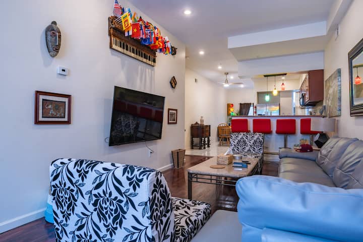 Giant 5br+ House At Broad St Billiard Room And Gym - Philadelphia, PA