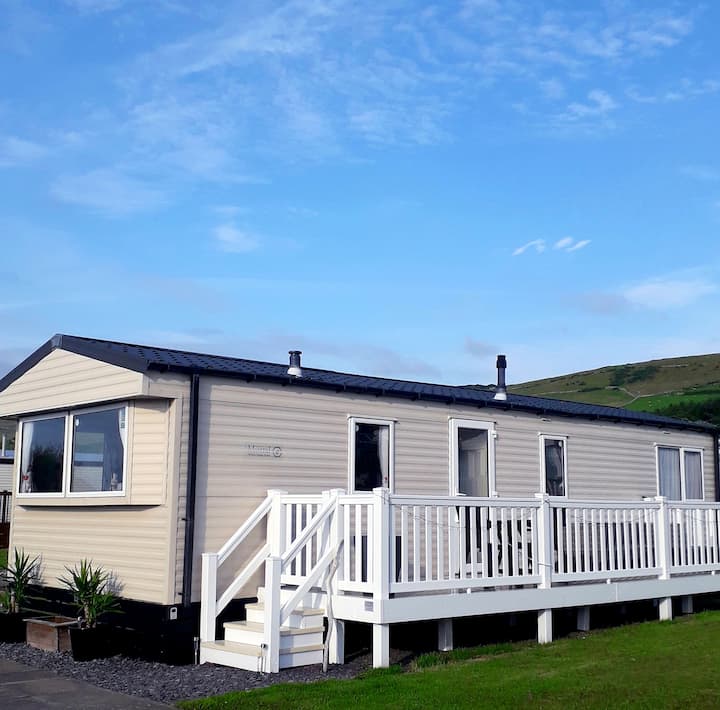 Pebbly Beach Escapes - Tywyn