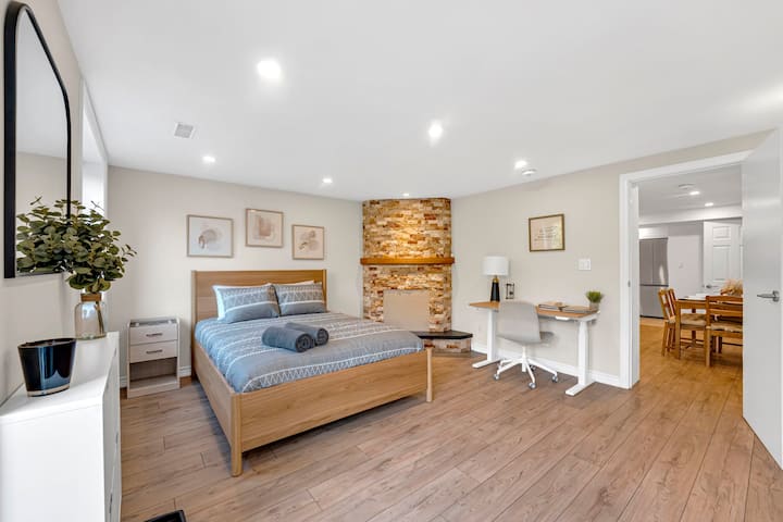Cozy Basement 1br With Parking & Workspace - Toronto