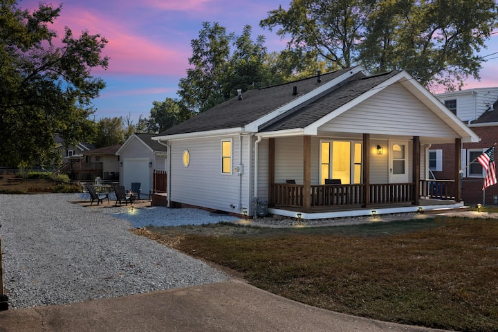 Play & Stay In The Heights! - Peoria, IL