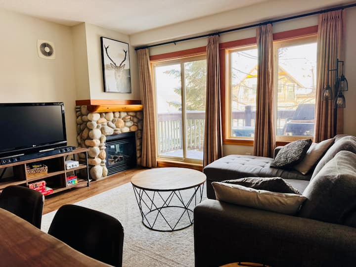 Rundle Retreat - Walking Distance To Downtown! - Canmore