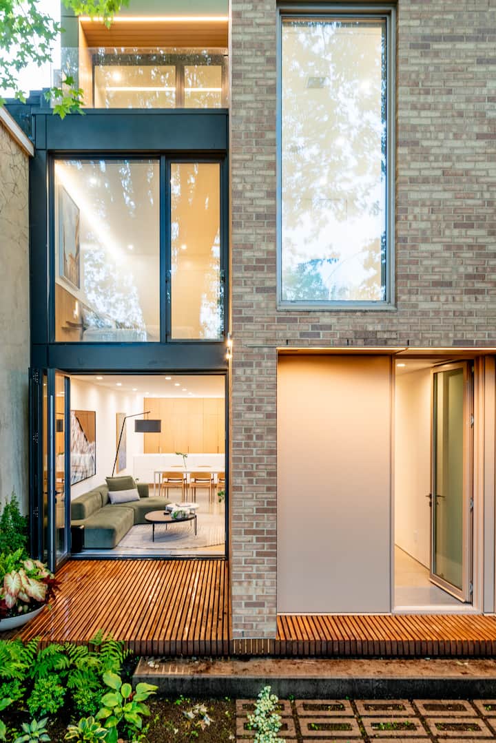 Luxury Modern Centennial Home - Plateau Mont-royal - Laval, Canada