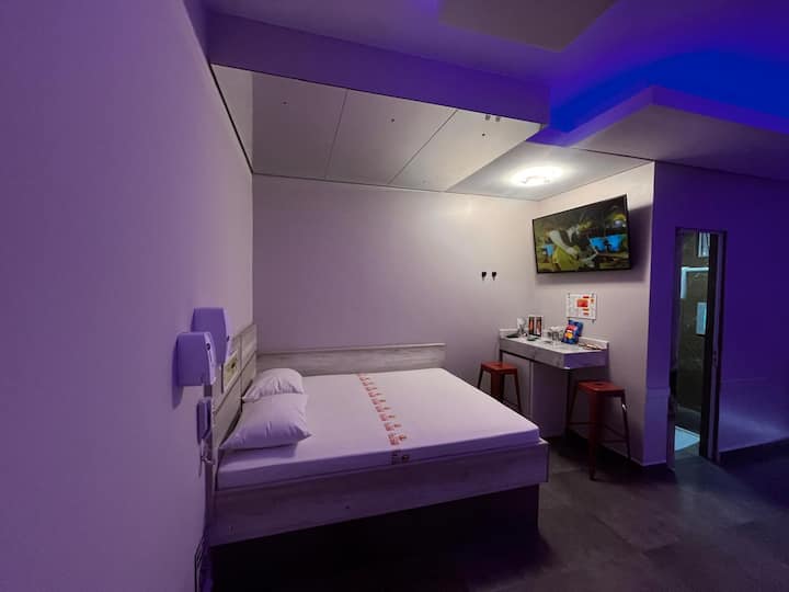 Quarto Para Casal, Avenida Perto Do Shopping. - Chapecó