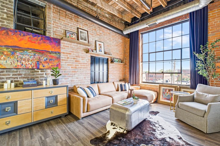 Luxury Living W/ A View - Upper Arlington, OH