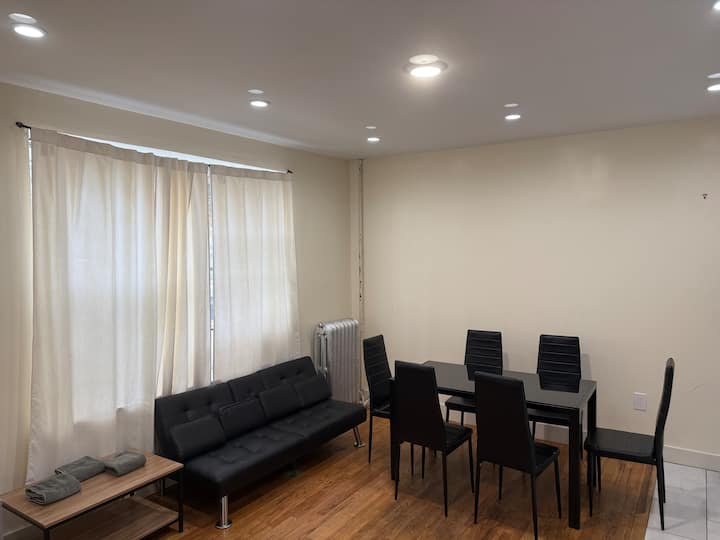 Brooklyn 2 Bedrooms Apartment First Floor - Manhattan, NY