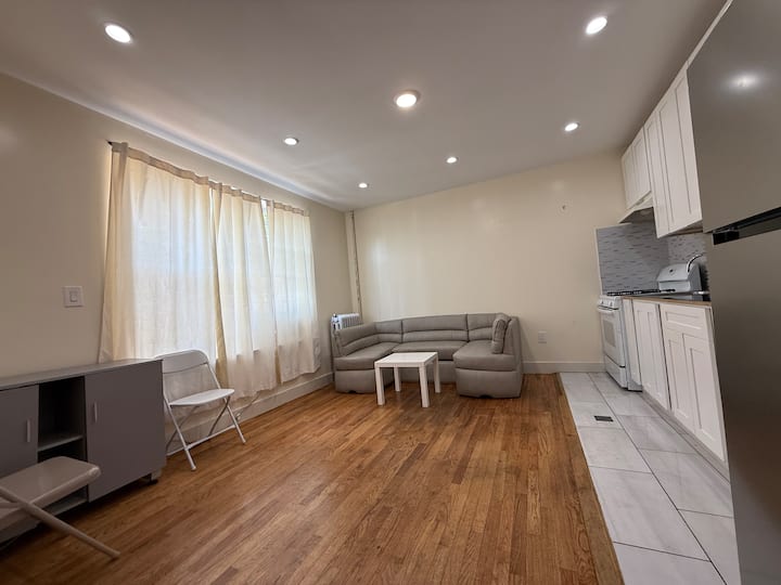 2 Bedrooms Apartment First Floor - West New York