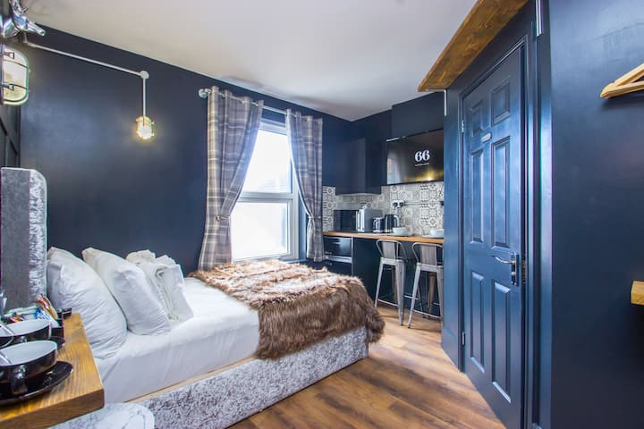 Small Studio Near Sleafront • Southend Ss1 Stay Ll - Westcliff-on-Sea
