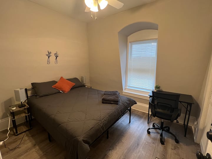 #1 One Bedroom In 4br Apartment In Lowell - Chelmsford, MA