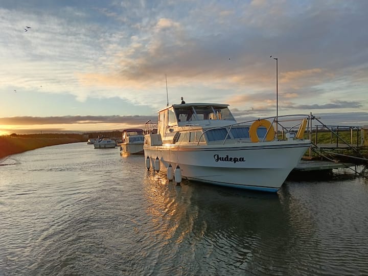 Beautiful Boat In Rural Surroundings Near Beverley - Beverley