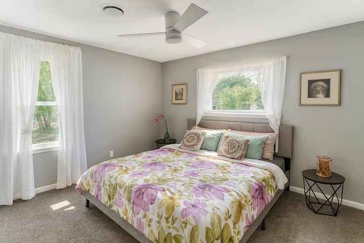 Modern Lux 3br | King Bed • Yard • Massage Chair - Copperas Cove, TX