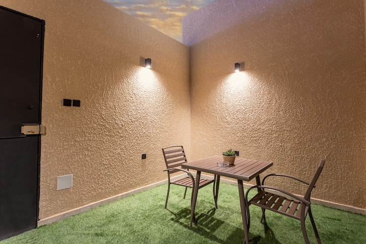 Stylish 1-bed Apartment With Private Front Yard - Riyadh