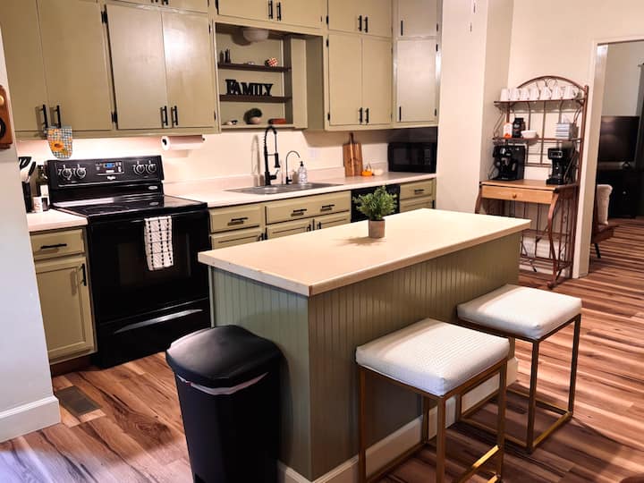 Creekside Cottage: Private, Peaceful, Cozy Escape - Chilhowee Lake, TN