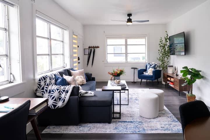 Family Retreat In Coral Gables | Near Miracle Mile - Coral Gables, FL