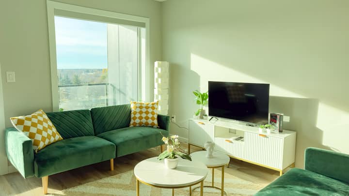 2br Designer Suite St Vital | Topfloor City Views - Winnipeg