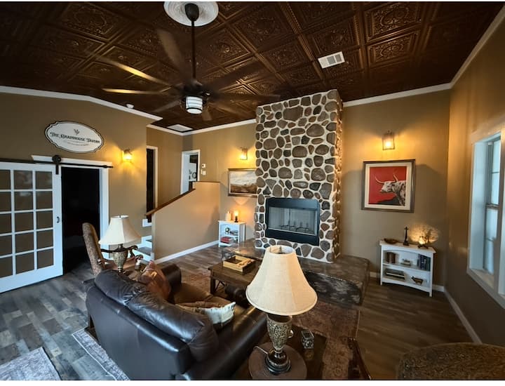 Short Drive To Ft. Worth -Rustic Ranch House Suite - 紐瓦克