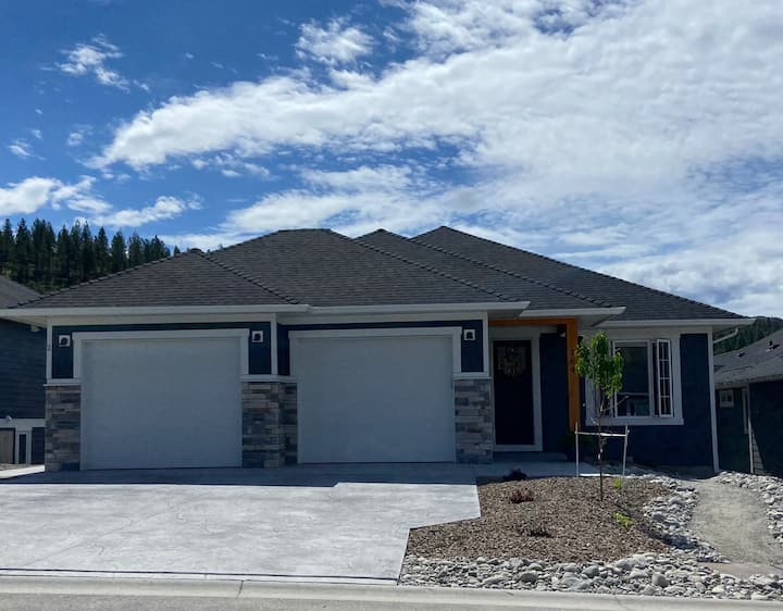 Newer 3+ Bedroom Home In Penticton. - Penticton