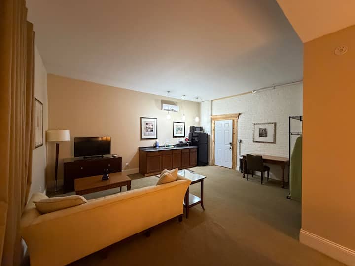 Look No Further! Cozy Studio Apt Medium & Long! - Indiana (State)