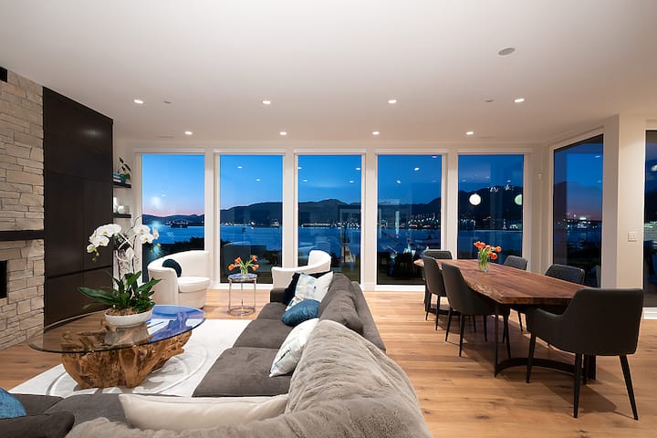 Ocean & Mountains Views/ Luxury - Rooftop - Canada