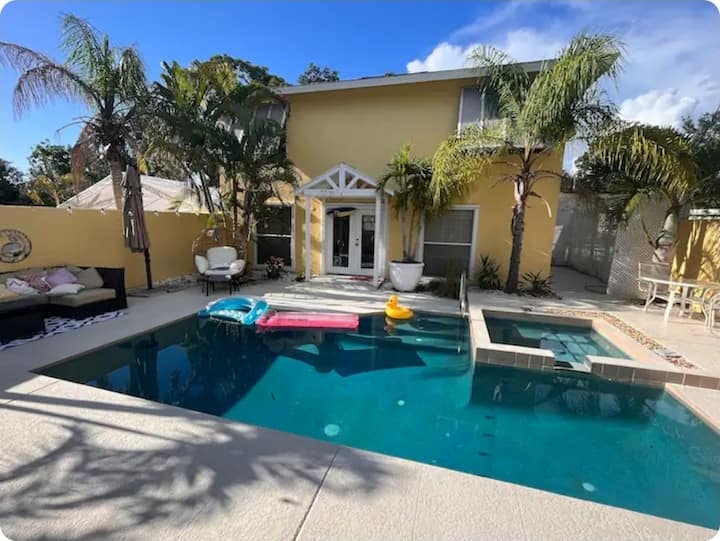Comfortable 2 Bedroom Pool Home Near The Beach! - Venice, FL