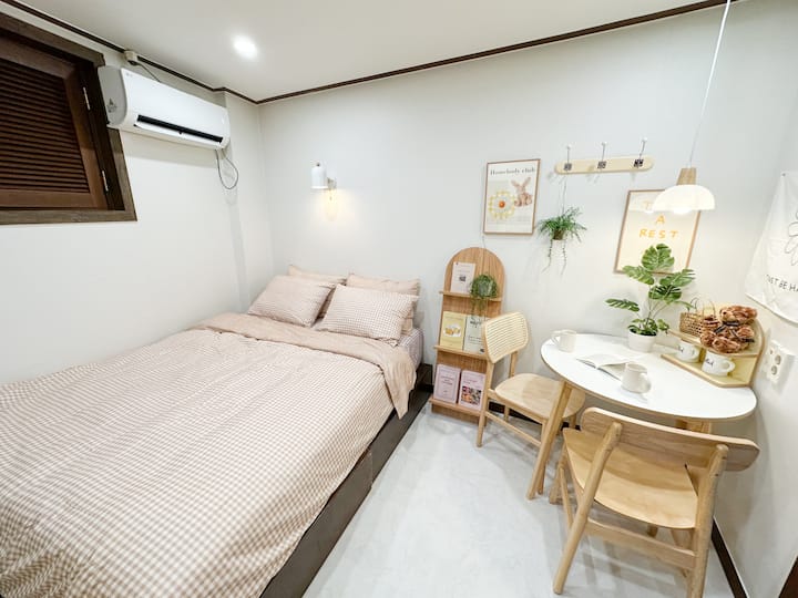 동대문역사공원역  신당역 근처 화장실 포함 깔끔한 객실 - Seoul