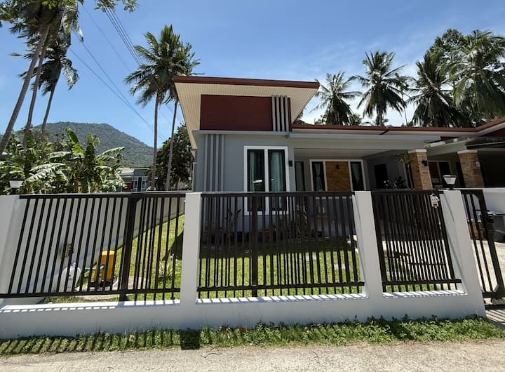 Cute & Peaceful 3-bedroom Gated House Maenam Soi 5 - 사무이섬
