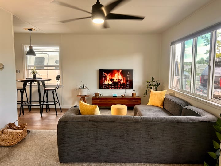 Cozy Bungalow Just Moments From Outdoor Adventure - Colorado Springs, CO