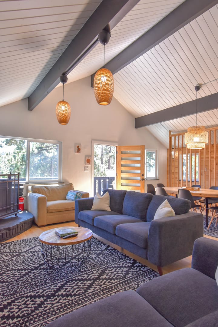 Whispering Woods - Fire Pit, Bbq, Pets, Sledding! - Running Springs, CA