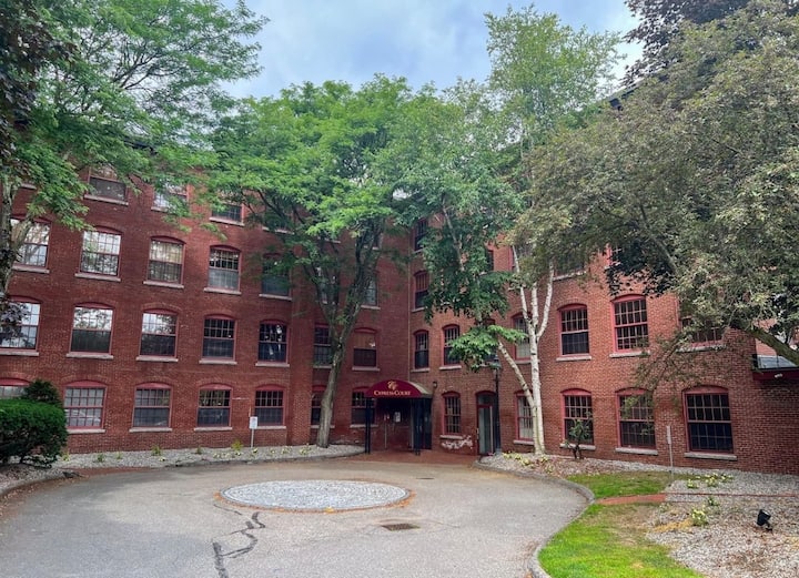 Stylish 1br Across From Hospital - Manchester, NH