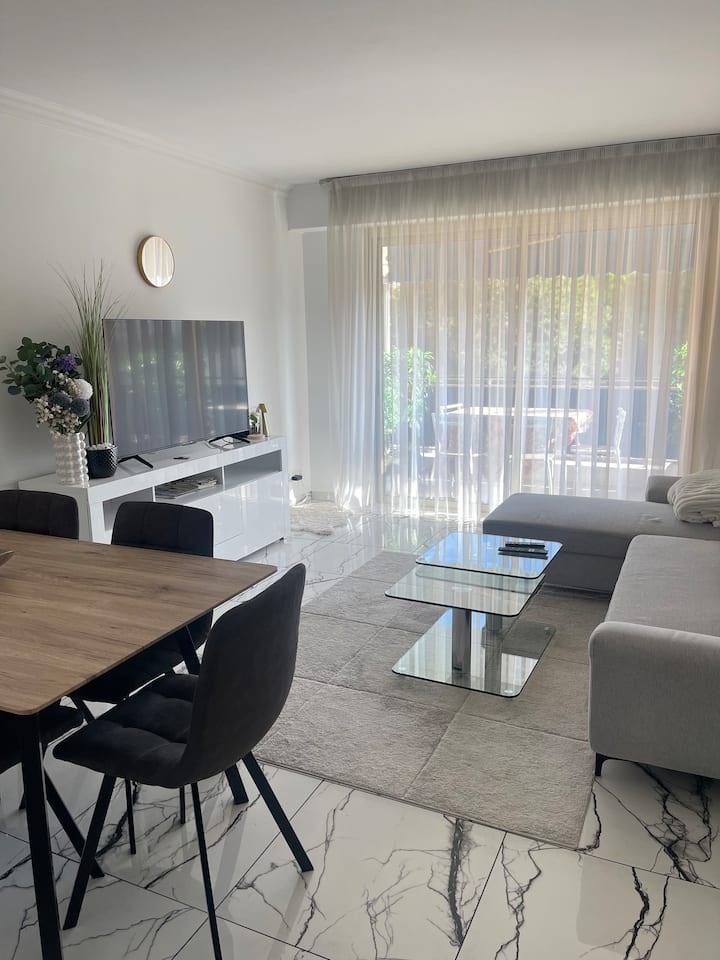 Layena Queen Home - Antibes