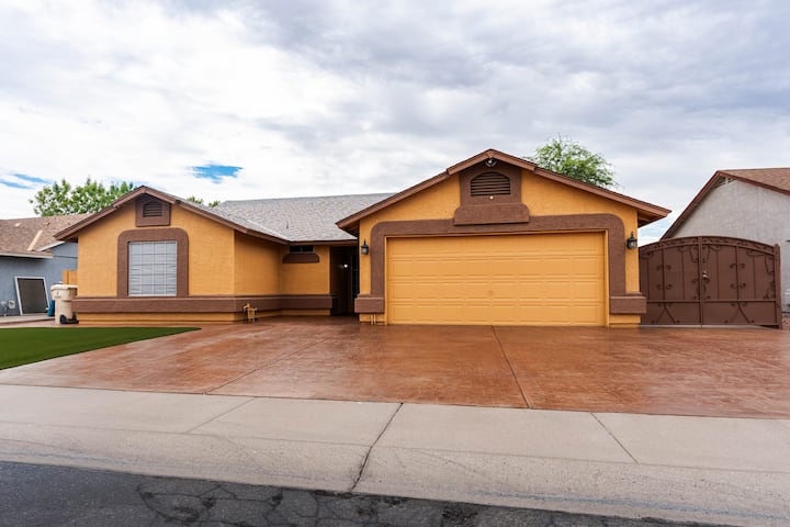 Charming Home Near Cardinal's Stadium - グレンデール, AZ