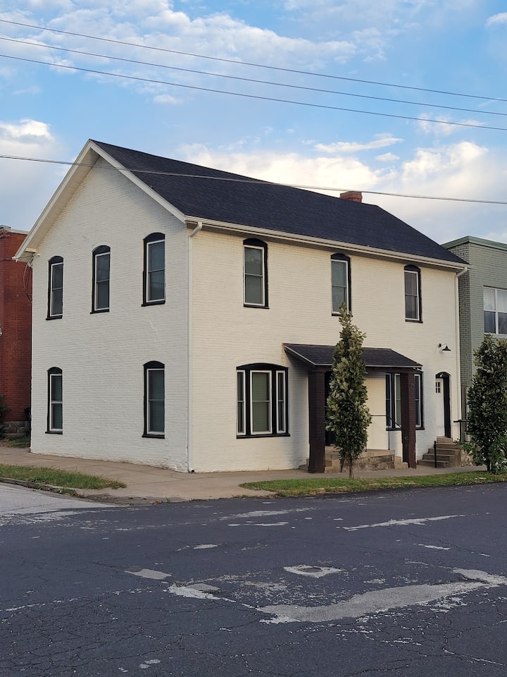 Carriage House On 6th - Isle of Capri Casino Hotel Boonville