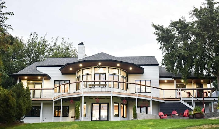 A Golf Course Home With Game Room & Sweeping Views - Lewiston