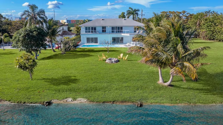 West Palm Oasis, W/ Heated Pool, Lakefront Views - Riviera Beach, FL