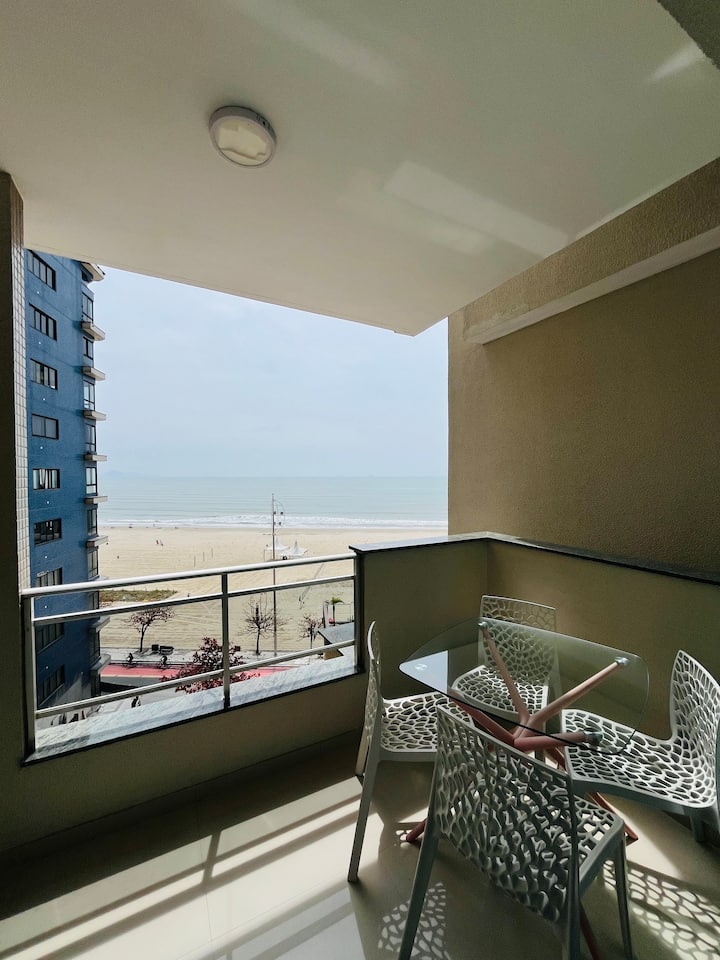 Seja Bem-vindo A Sua Próxima Estadia Frente Mar. - Balneário Camboriú