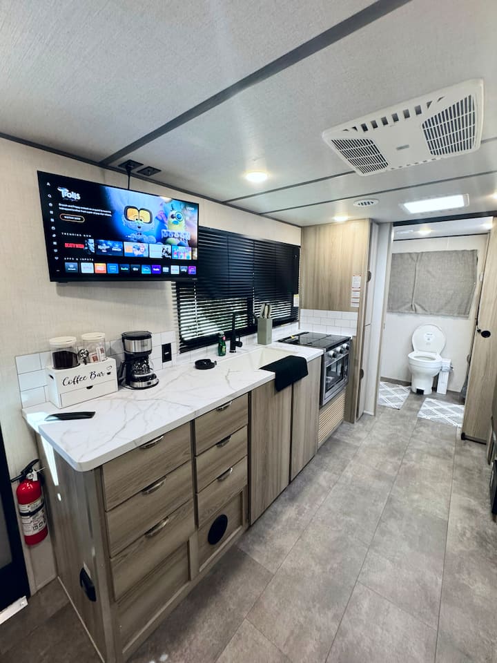Modern And Cozy Camper - Fort Lauderdale