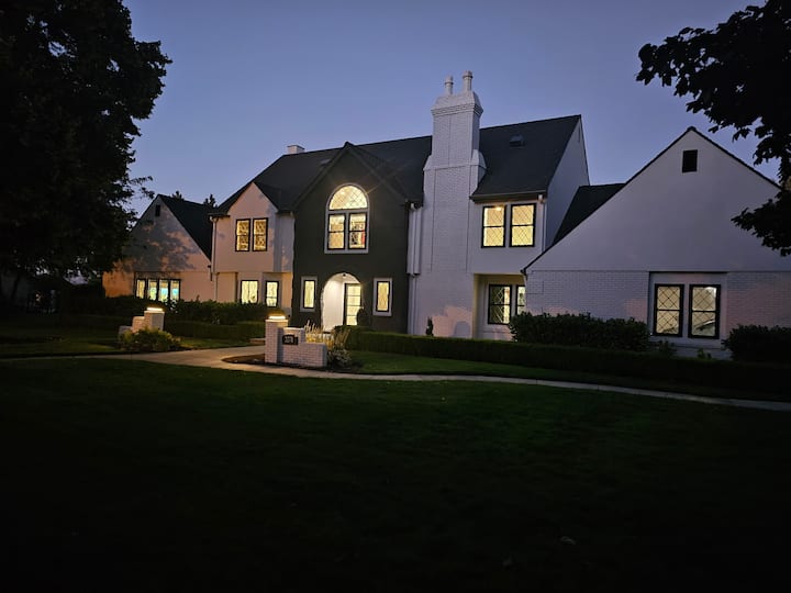 One Of A Kind Modern Villa With Resort Amenities! - Meridian, ID