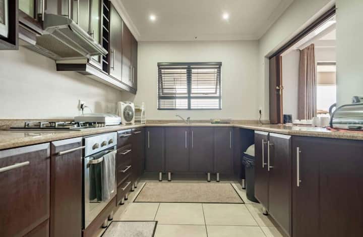 Standard Queen Room - Kingsburgh