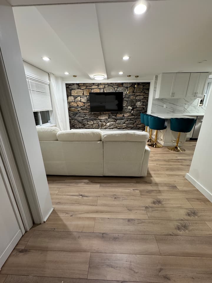 Upscale 1br In Prime Location + Free Parking! - Yonkers, NY